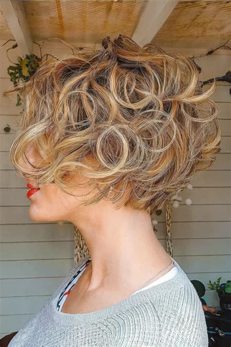 23 Stacked Short Curly Bob Haircuts To Enhance Your Natural Curls