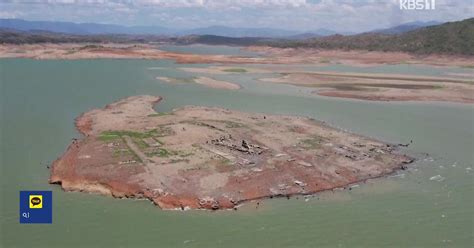 가뭄에 바짝 마른 동남아피피섬 물 끊기고 기우제까지