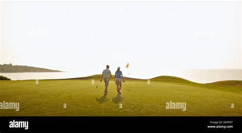 Paar Beim Golfspielen Fotos Und Bildmaterial In Hoher Auflösung Alamy