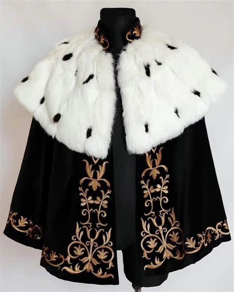 Pin By Shaya On Coat Fantasy Fashion Royal Clothing Tudor Costumes