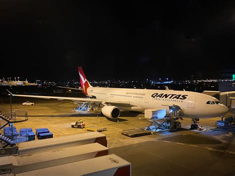 What to Expect on Qantas Flight QF3 to New York (via Auckland)