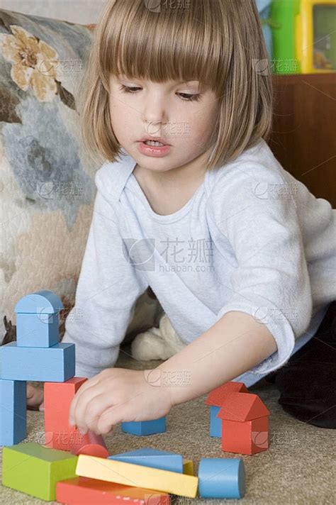 孩子玩玩具积木素材 花瓣网