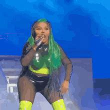 Lil Kim Queen Bee  Lil Kim Kim Queen Bee Discover And Share S