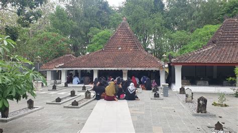 Makam Batoro Katong Pendiri Dan Adipati Pertama Ponorogo