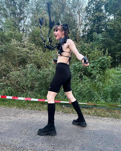 Merol Merel Baldé In Zeer Gewaagde Outfit Het Bner Archief