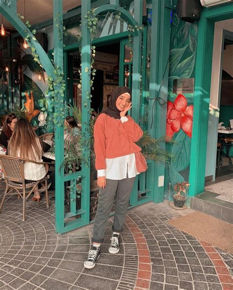 Hamna Ayub On Instagram “ Plays Kadi Te Has Bol Ve In The Bg For No Reason At All Fit