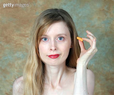 Holding Ear Plug For Noise Protection 이미지 1460078485 게티이미지뱅크