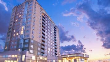Hotels Near Toronto Airport Pearson Intl Airport Yyz Expediaca