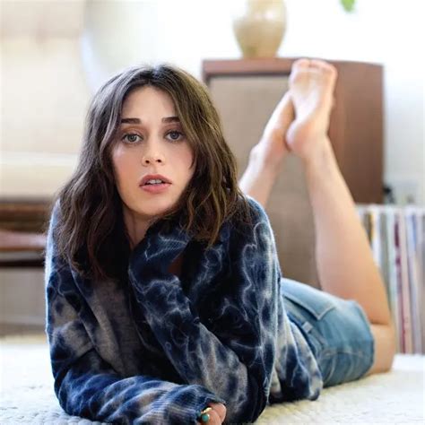 Lizzy Caplan Scrolller