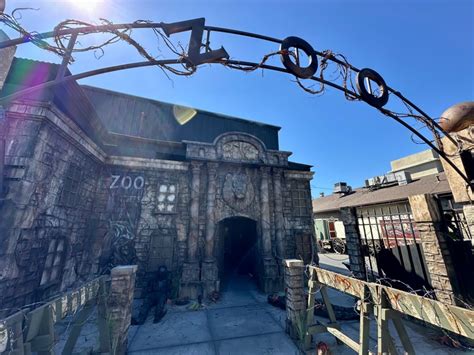 First Look Inside Mutant Super Soldier Maze Coming To Knotts Scary