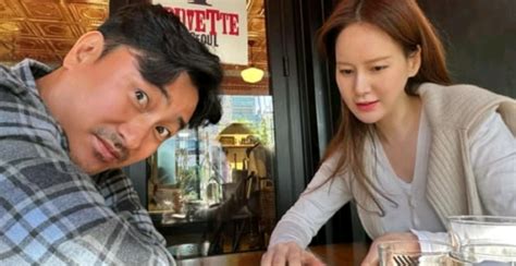 幸福满溢！安贞焕夫妇与儿子利焕共聚一堂，丈夫鬼灵精怪笑容太逗趣了腾讯新闻