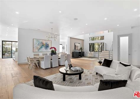 3977 Marcasel Ave Los Angeles Ca 90066 Redfin