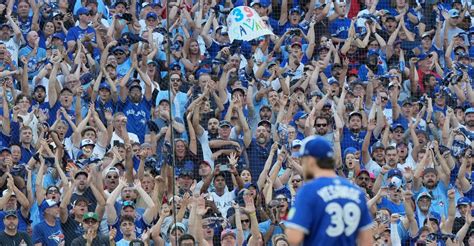 Daniel Caesar Announces Surprise Free North American Tour With Toronto As First Stop Now Toronto