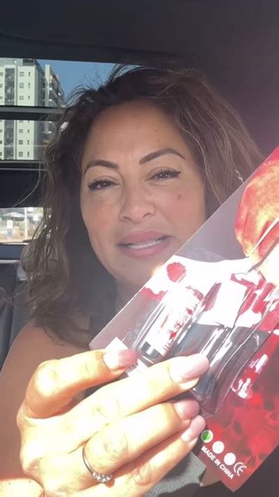 תאונה מלאה בדם ליהיא גרינר במתיחה כואבת לאחד באפריל Tmi