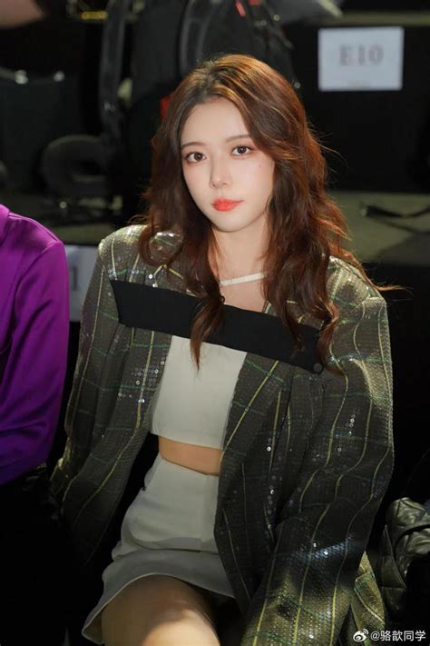 骆歆分享时装周看秀返图：最近左眼一直有点睁不开的样子 知乎