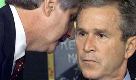 ببینید تصاویر تاریخی از لحظه خبر دادن حمله تروریستی ۱۱ سپتامبر به برج‌های دوقلو به جرج بوش