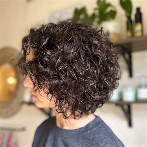 30 Voluminous Curly Layered Haircuts For 2026 Kappers Magazine