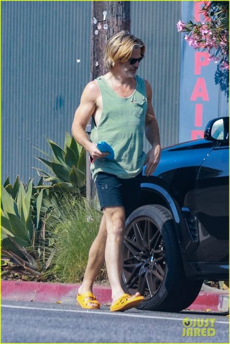 Chris Pine Shows Off His Toned Arms While Leaving Dance Class In L A Photo 5055094 Chris