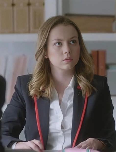 Ester Exposito From Elité In First Season Of Elite She Was Over 18