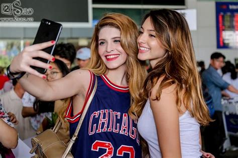 Thánh Nữ Bikini Celine Farach đã đến Việt Nam