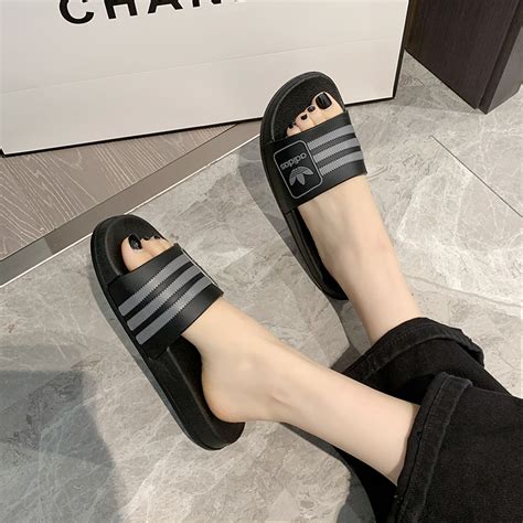 ของแท้100 Adidas Unisex แฟชั่น รองเท้าใส่ในบ้าน T017 01 Xiaoai Sports Store Thaipick