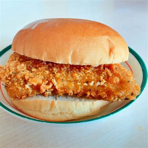 ファミリーマート 濃厚チーズinファミチキ＋ファミチキバンズ 大阪グルメバーガー・ハンバーガー巡り