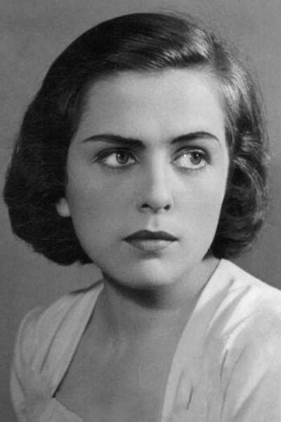 Vlasta Matulová About Entertainmentie