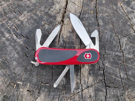 My New Evogrip 11 And A Comparison With Tinker Small R Victorinox