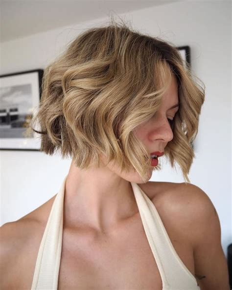 20 Timeless Wavy Bob Haircuts For Women Hairshepherd