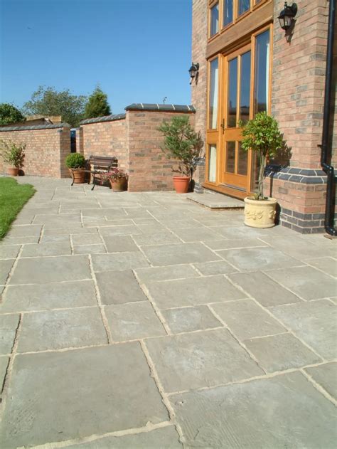 Courtyard Paving Old Grey Romanstone Paving In The Uk