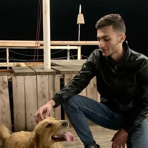 Chamoun Chamounms • Threads Say More