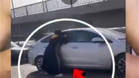 وإن سألوك عن العدل في بلاد المسلمين قل لهم قد مات عمر ليه يابنتي تعملي في نفسك كده 😴 Ohh