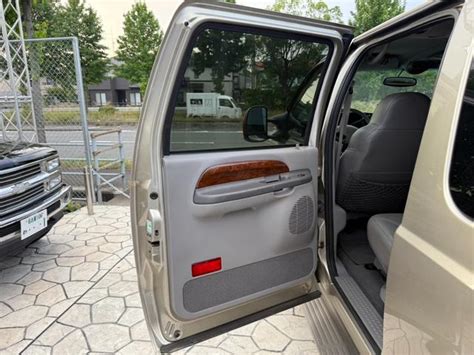 Ford Excursion Ltd 2000 Gold 109000 Km Details Japanese Used