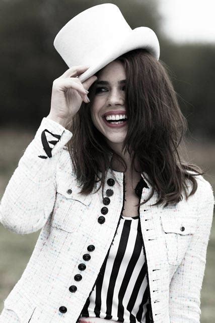 She Was More Like A Beauty Queen From A Movie Scene À Voir