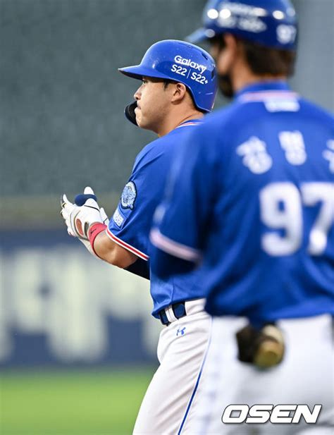 안타 김재성무사 동점 찬스 만들었어요 사진