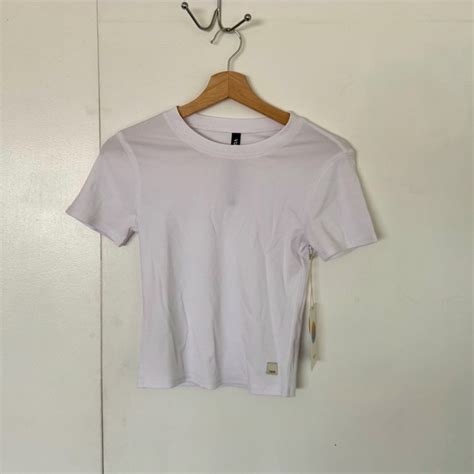 Vuori Tops Nwt Vuori Pose Fitted Ribbed Top Poshmark