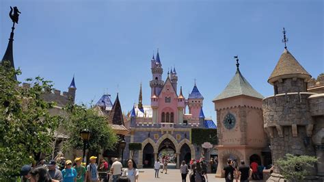 Fantasyland Disneyland Disney Y Pixar Fandom