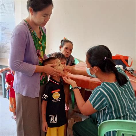 ရှမ်းရွာသစ်မြို့တွင် ကလေးငယ်များအား ဗီတာမင်aနှင့် သံချဆေးများတိုက်က