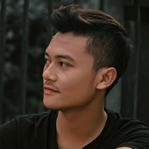 Tofa Tofaade • Threads Say More