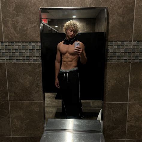 Izaiah Schmidt Izaiahschmidt Snapchat Stories Spotlight And Lenses