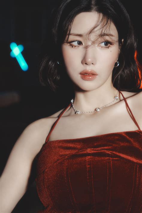 Watch Kwon Eun Bi Says Hello Stranger In Alluring Comeback Mv Soompi