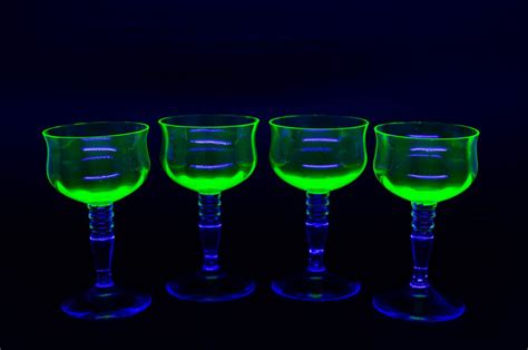 Drinking Set 4 Cocktail Glasses Uranium Glass Catawiki