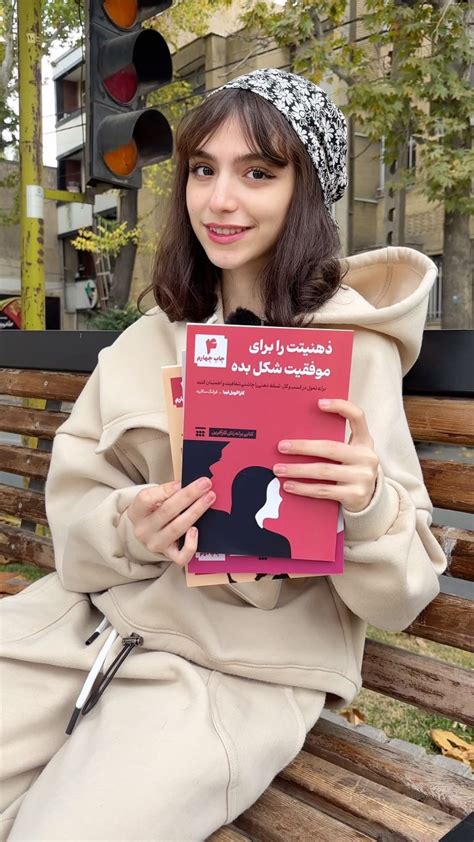 ‎تیامنویسندهبلاگر کتاب‎ ‎من یه پیر زن قاتلم🩸🔪 کتاب پیر زنی با چاغو