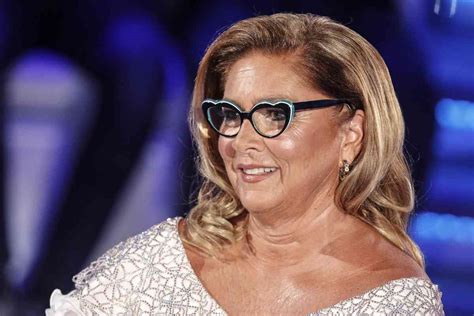 Romina Power Irriconoscibile Look Stravolto E Addio Capelli Lunghi