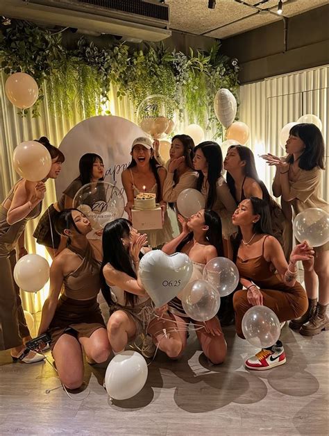 啦啦隊女神梓梓生日快樂！放送超辣福利「透視美胸」 激短褲露腿根看光 娛樂星聞