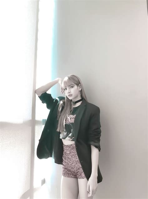 `💭lalisa Black Pink Nice Body Mirror Selfie