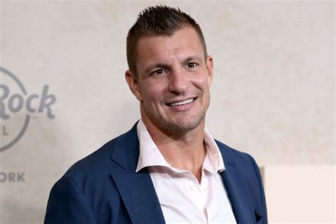 Rob Gronkowski Signs 1 Day Contract To Retire With New England Patriots