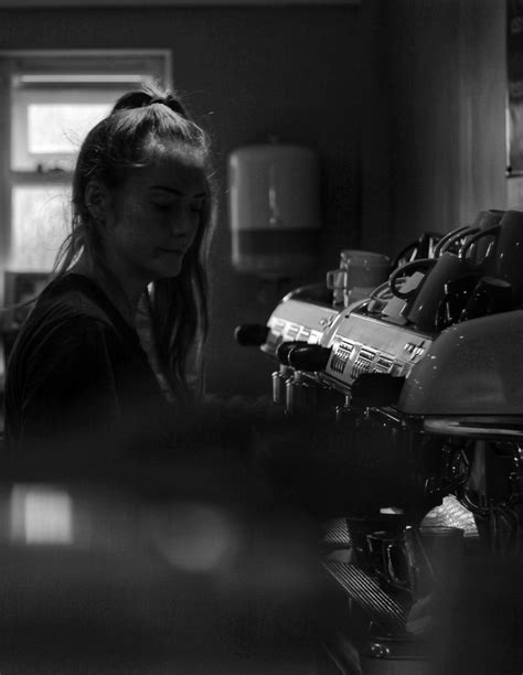 Foto Mujer En La Cocina Imagen Wokingham Gratis En Unsplash