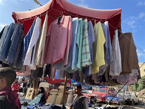 البنطلون بـ 25 جنيها، أسعار الملابس بأسواق البالة بمحافظة البحيرة فيديو وصور