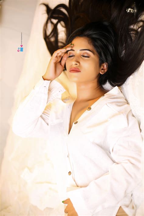Anchor Sravanthi Chokkarapu Hot Photoshoot South Indian Actress